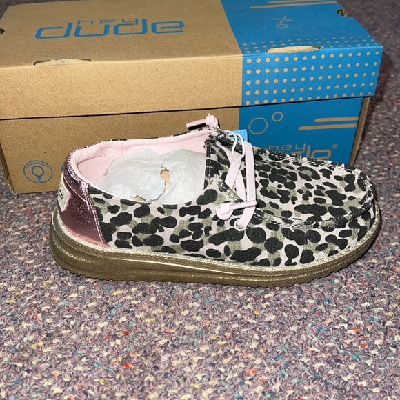 Hey Dude | Shoes | Hey Dude Stretch Leo Nut Shoes Wendy Leopard Youth ...